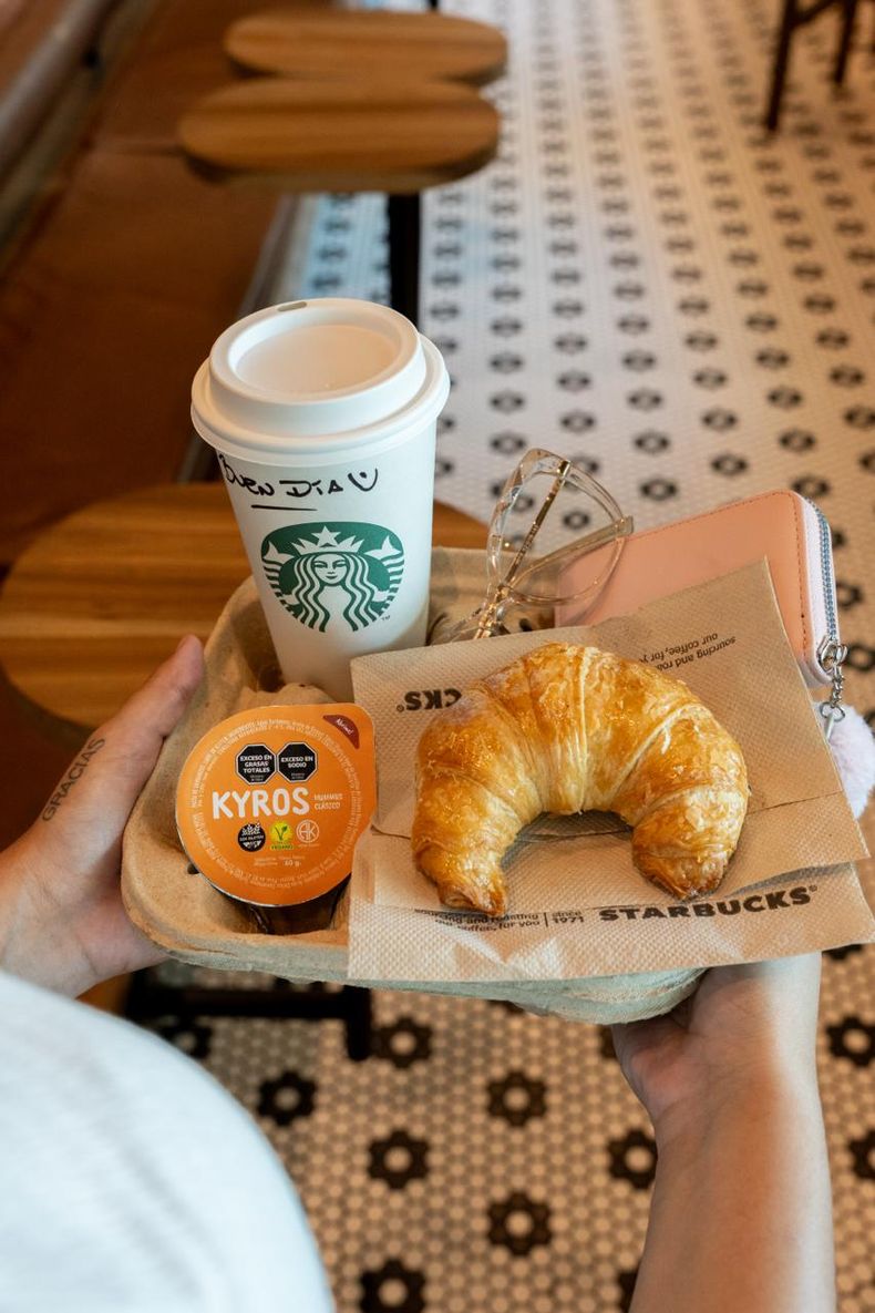 Kyros Hummus llegó a Starbucks con una propuesta práctica y saludable