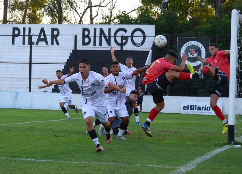 Real Pilar mostró dos caras y sigue sin ganar en el campeonato