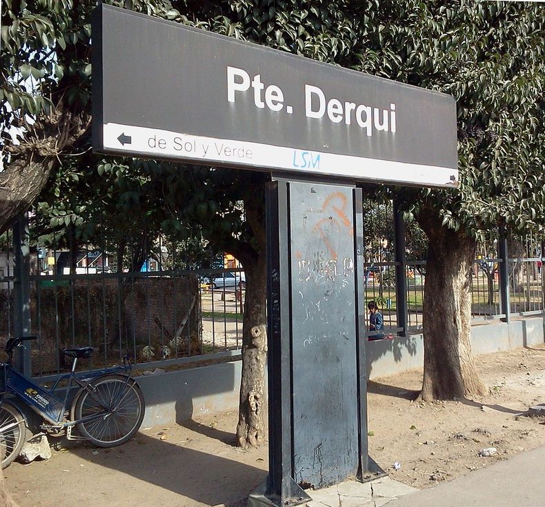 Estación Presidente Derqui: Corte en el paso a nivel de Avenida de Mayo