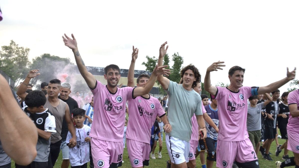 Real Pilar vivió su fiesta de campeón a todo color