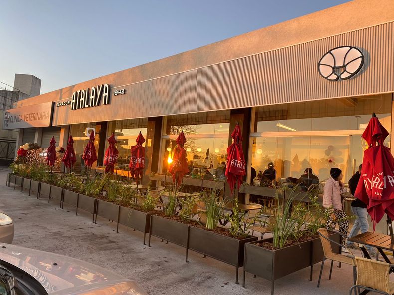 Abrió el parador Atalaya en Pilar y ya es furor