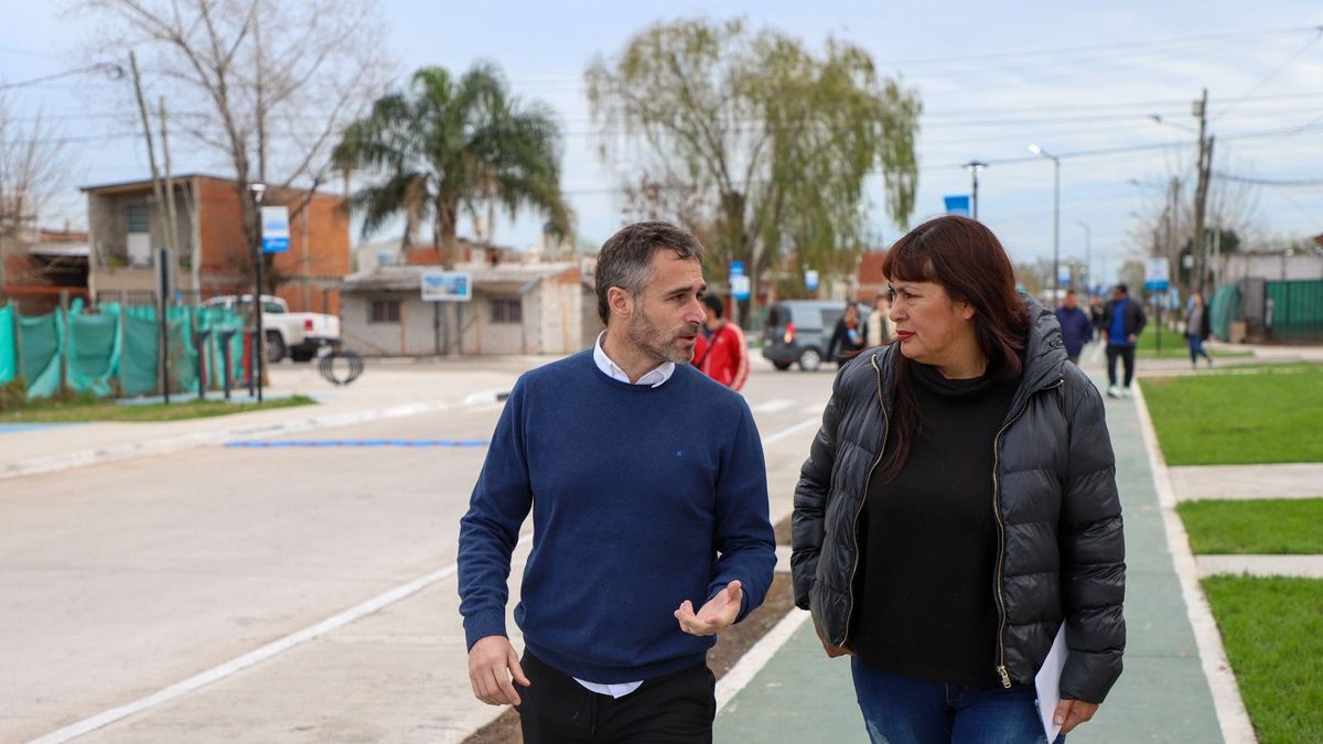 Federico Achával firma convenios para mejoras en los barrios Federico Achával firma convenios para mejoras en los barrios