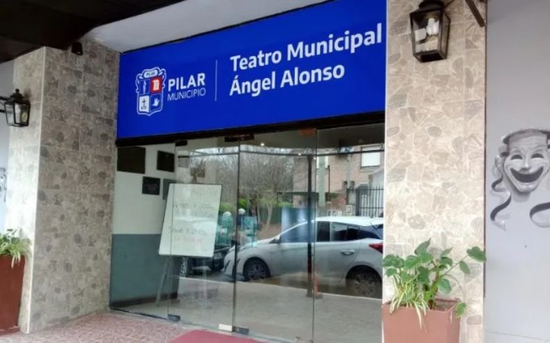 Aplauso a sala llena: el Teatro Ángel Alonso cumple 50 años