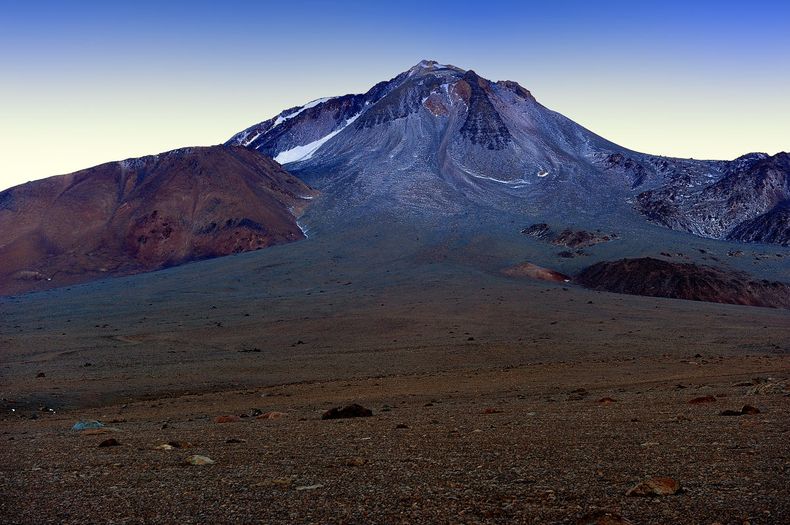 El sitio arqueológico Llullaillaco es el más alto del mundo y está en ...