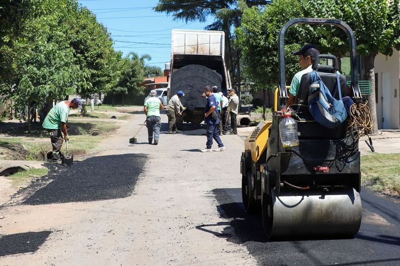El Municipio sigue con tareas de mejora de calles, ahora en Derqui