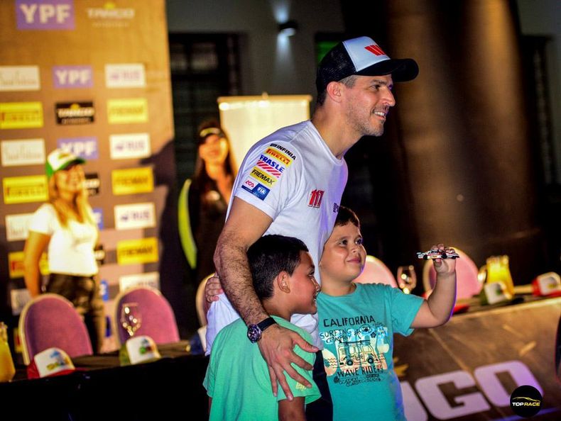 Matías Rossi en el podio de la clasificación