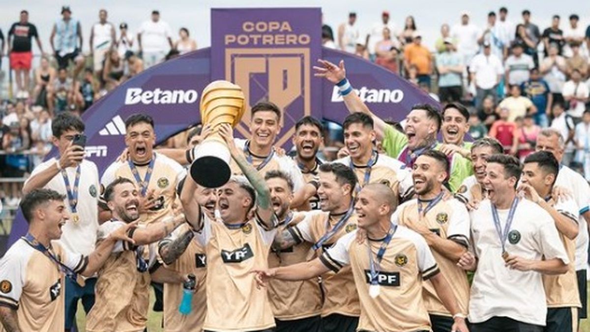 La Copa Potrero la festejó Markito Navaja a lo Messi