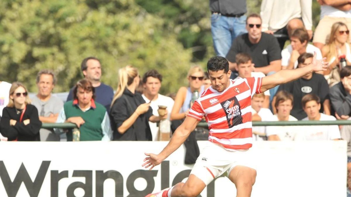 Alumni y Champagnat con la patada a tiempo