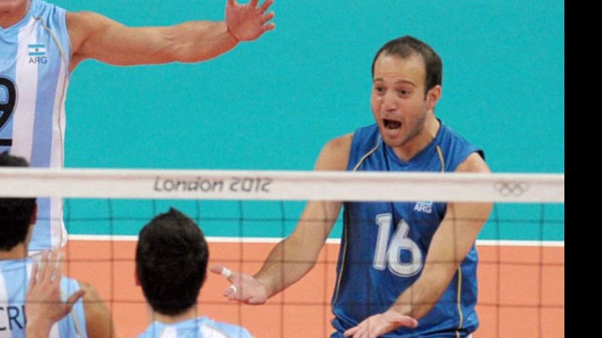 Voley: Alexis festejó en el primero