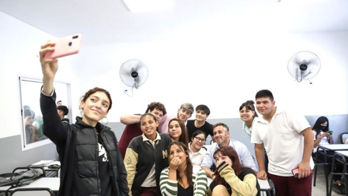 Achával inauguró la ampliación de la Escuela 27 de Manzone Achával inauguró la ampliación de la Escuela 27 de Manzone